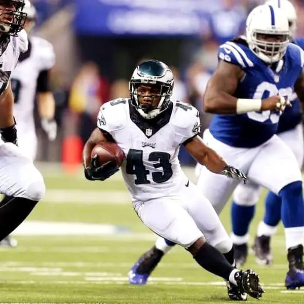 Top 10 Fastest NFL Players Ever - SportsGeeks