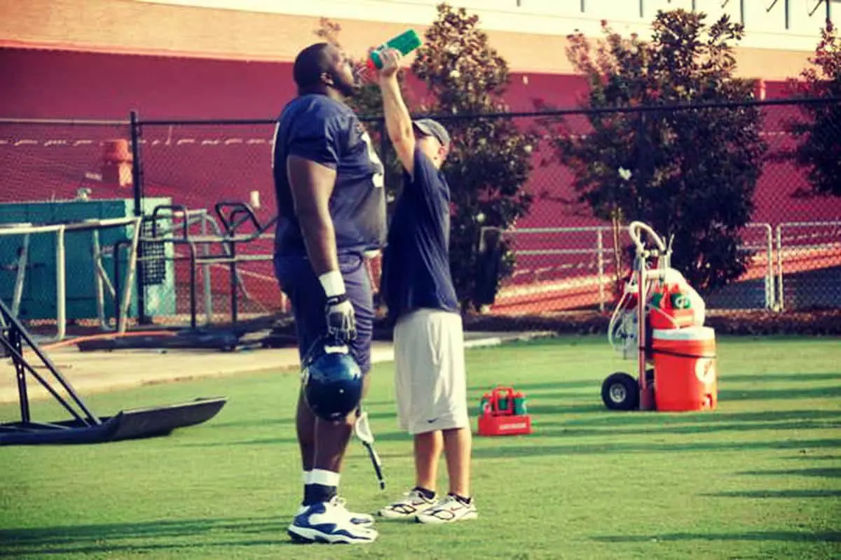 Top 10 Tallest NFL Players Ever (#1 Will Blow Your Mind)